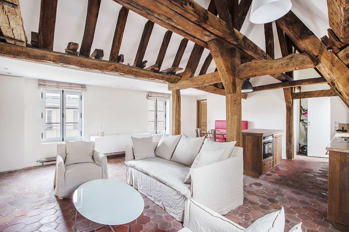 Appartements parisiens avec poutres apparentes - 10 intérieurs inspirants