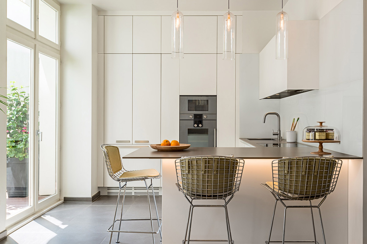 10 kitchens in furnished Parisian apartments. Some decorating tips